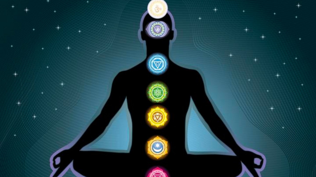 Chakra là gì? Cân bằng 7 luân xa trong cơ thể khi tập Yoga | AIA Vietnam