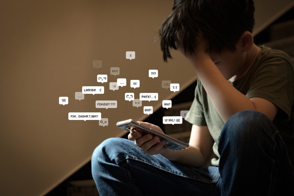 Cyberbullying là gì? 7 điều nên làm khi bị bắt nạt qua mạng | AIA Vietnam